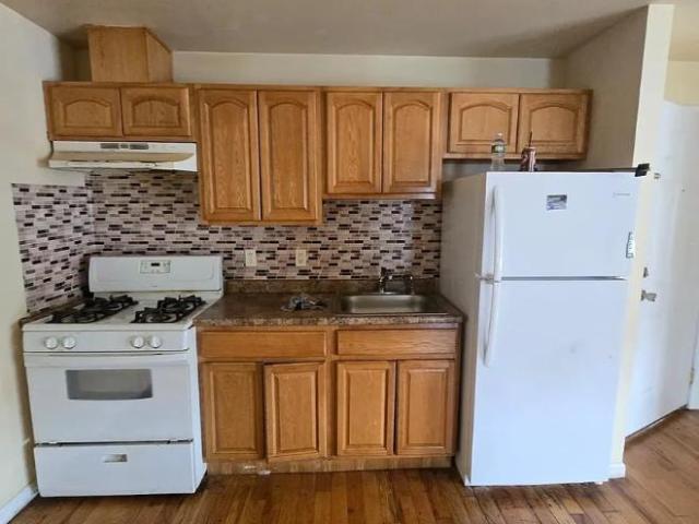 2 Br, 1 bath, Condo 70 72 Livingston St