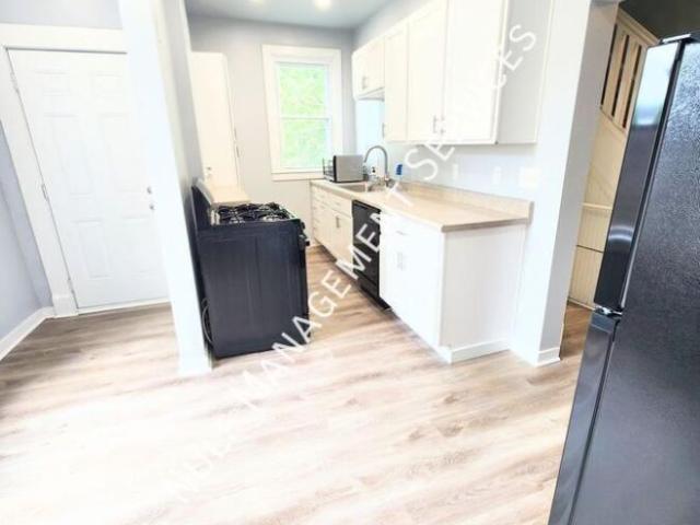 2 Br, 1 bath, Condo 710 Herron Avenue