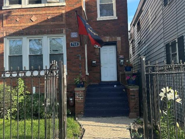 2 Br, 1 bath, Condo 711 E 92nd Pl