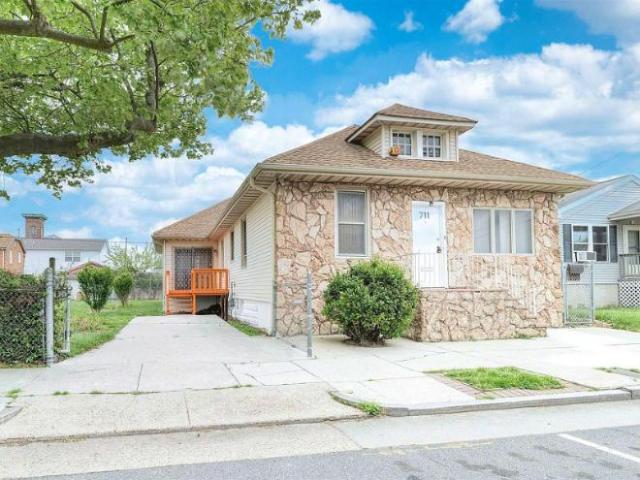 2 Br, 1 bath, Condo 711 N Ohio Ave