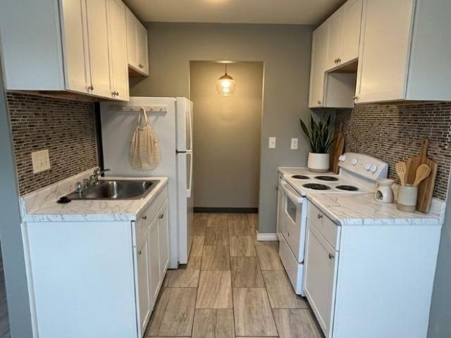 2 Br, 1 bath, Condo 714 Broadway