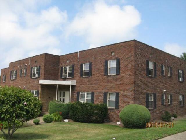 2 Br, 1 bath, Condo 715 Connecticut Dr