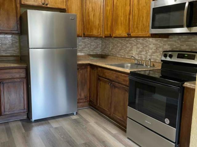 2 Br, 1 bath, Condo 716 Sw 9th St