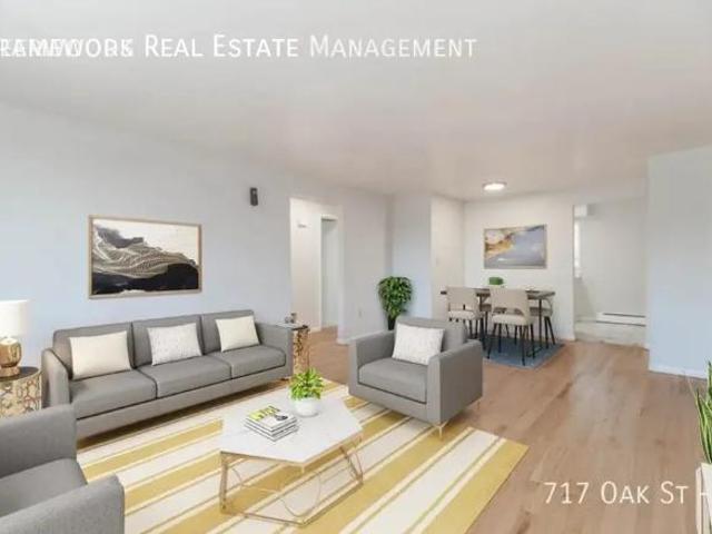 2 Br, 1 bath, Condo 717 Oak Street
