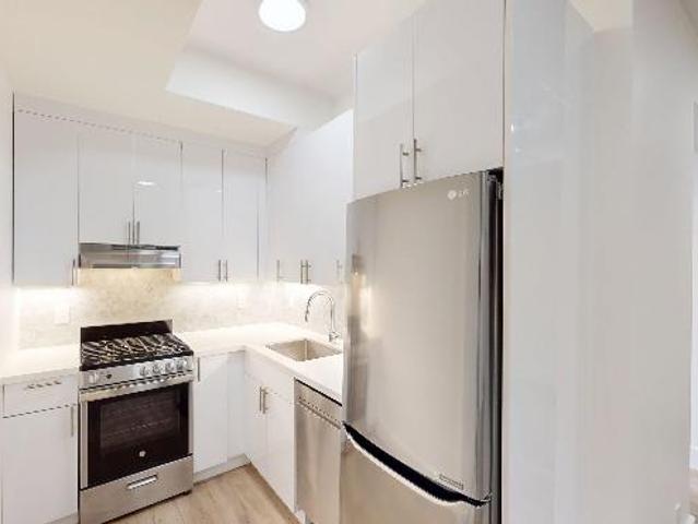 2 Br, 1 bath, Condo 720 Jones St
