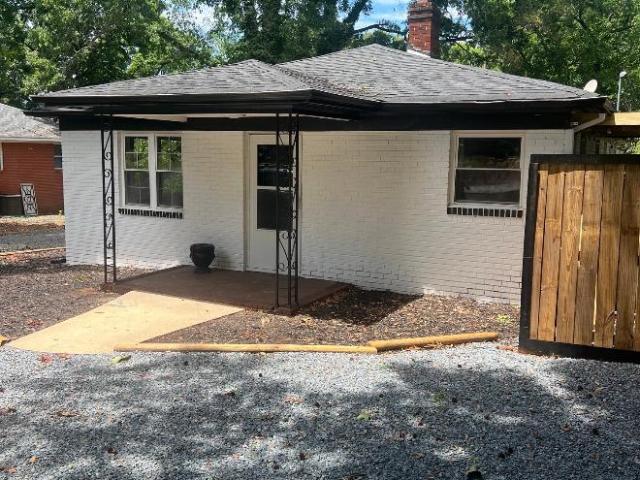 2 Br, 1 bath, Condo 7222 Tuckaseegee Rd