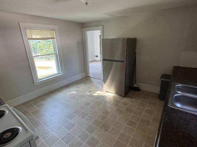 2 Br, 1 bath, Condo 72 Pier St