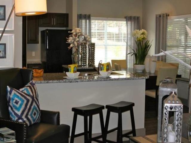 2 Br, 1 bath, Condo 7301 N Fm 620