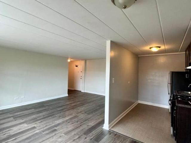 2 Br, 1 bath, Condo 7301 N Ridge Blvd
