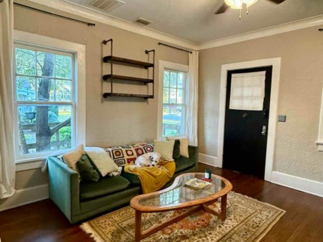 2 Br, 1 bath, Condo 730 Se 13th St