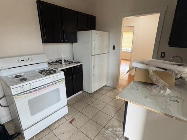 2 Br, 1 bath, Condo 7331 S Yale