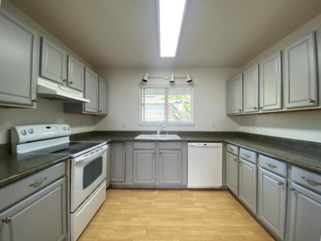 2 Br, 1 bath, Condo 734223 Eluna St