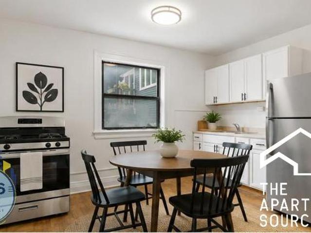 2 Br, 1 bath, Condo 7353 North Damen Ave