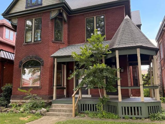 2 Br, 1 bath, Condo 746 Neil Ave