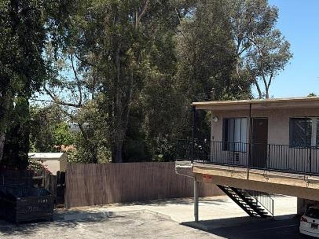 2 Br, 1 bath, Condo 7507 Woodman Ave