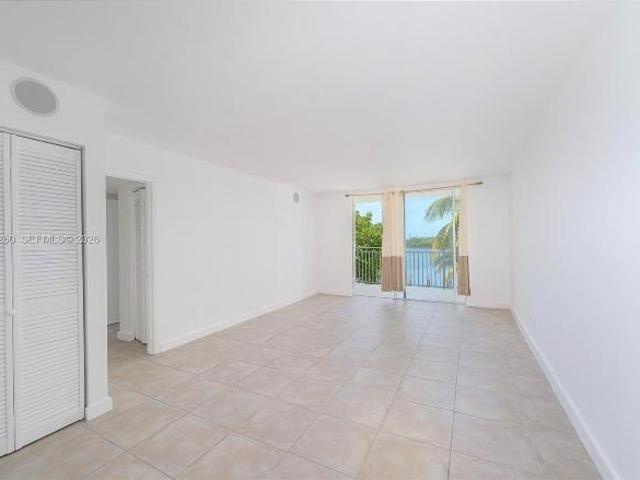 2 Br, 1 bath, Condo 750 NE 64th S