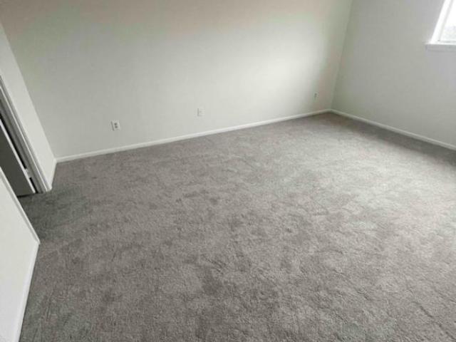 2 Br, 1 bath, Condo 7525 Riverdale Rd