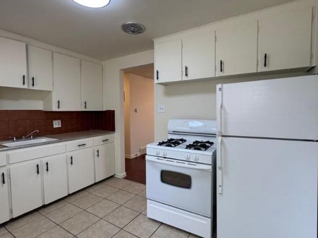 2 Br, 1 bath, Condo 7523 West 8th Place