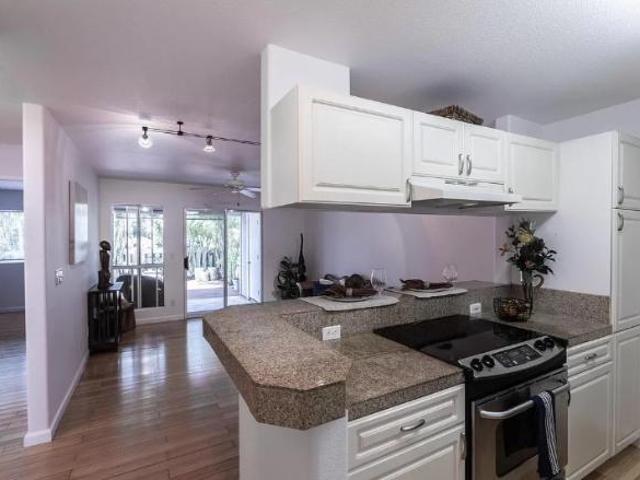 2 Br, 1 bath, Condo 75 6081 Alii Drive