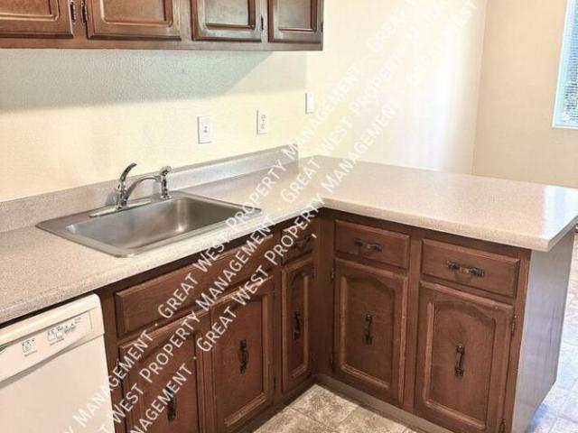 2 Br, 1 bath, Condo 7609 44th St W
