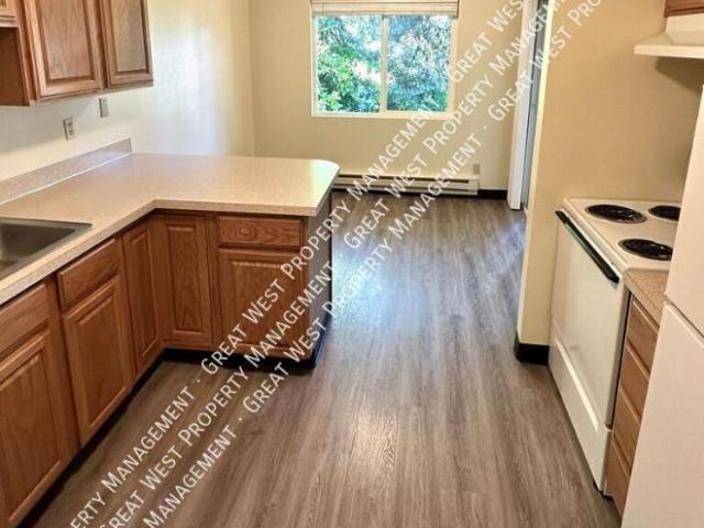 2 Br, 1 bath, Condo 7619 44th St W