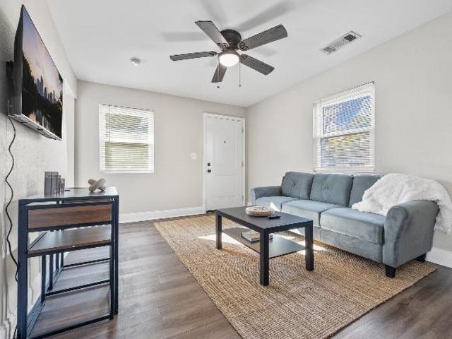 2 Br, 1 bath, Condo 76 Haygood Ave SE