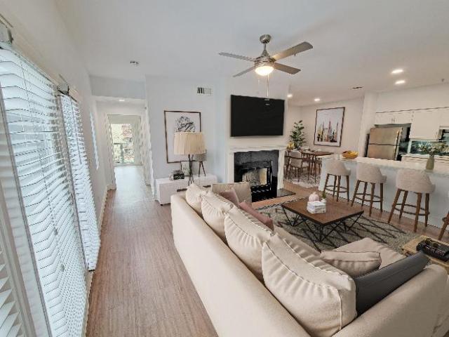 2 Br, 1 bath, Condo 7700 Greenway Blvd