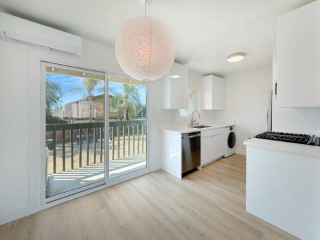 2 Br, 1 bath, Condo 776 W Wilson St