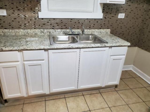 2 Br, 1 bath, Condo 7809 South Marshfield #1
