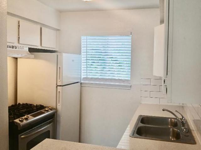 2 Br, 1 bath, Condo 7818 Calhoun Rd