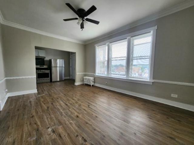 2 Br, 1 bath, Condo 7848 S Burnham