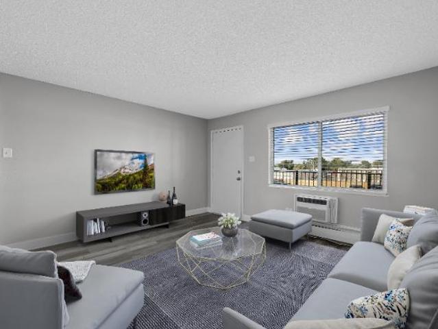 2 Br, 1 bath, Condo 78 W Walnut St