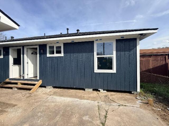 2 Br, 1 bath, Condo 7909 Ford St