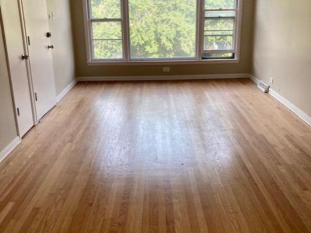 2 Br, 1 bath, Condo 7922 S Wood St