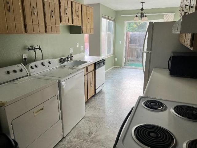 2 Br, 1 bath, Condo 7935 Chase Cir