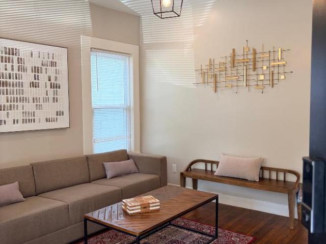 2 Br, 1 bath, Condo 800 Metropolitan Parkway