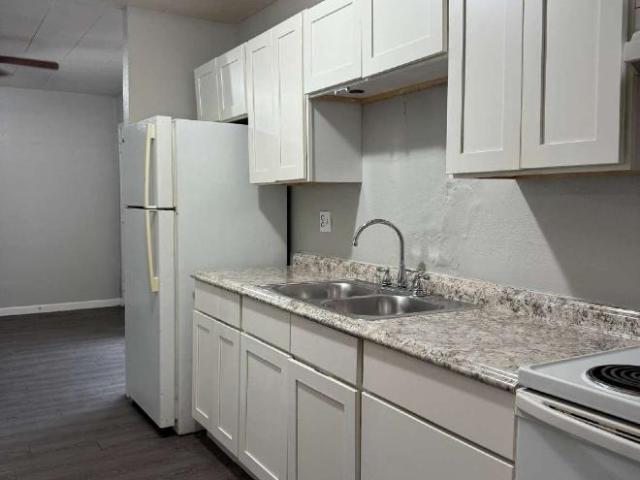 2 Br, 1 bath, Condo 806 Mccauley Blvd