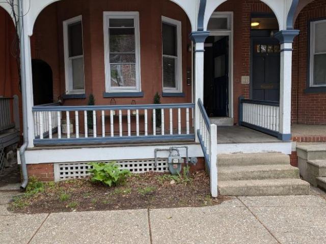 2 Br, 1 bath, Condo 806 N Van Buren