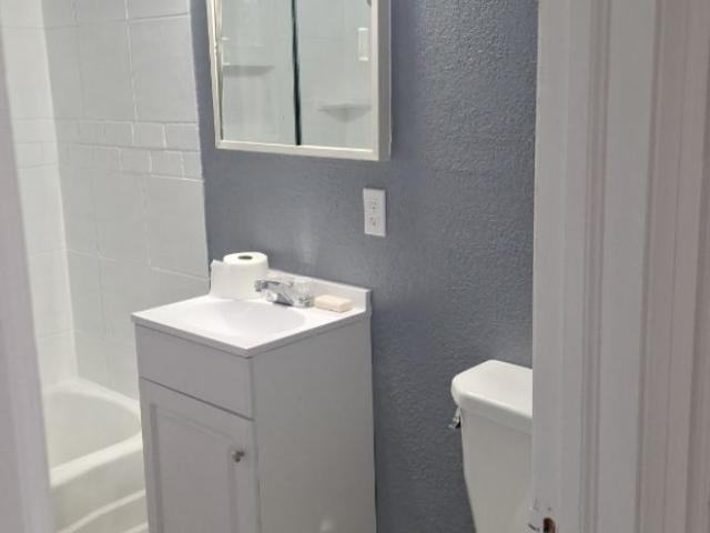 2 Br, 1 bath, Condo 809 S San Pablo Ln