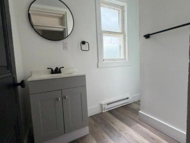 2 Br, 1 bath, Condo 809 West Shamokin St