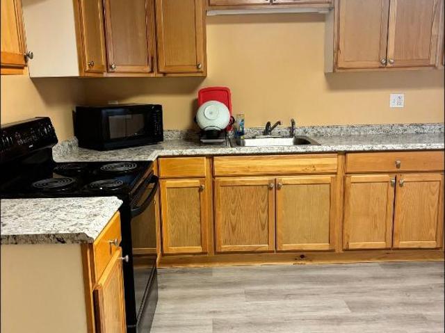 2 Br, 1 bath, Condo 80 Canaan Street