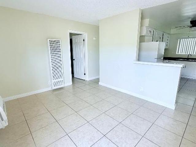 2 Br, 1 bath, Condo 810 W Duarte Rd