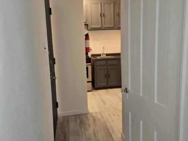 2 Br, 1 bath, Condo 812 Edgewood Ave