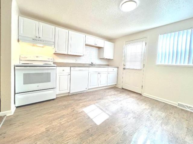 2 Br, 1 bath, Condo 8141 W 9th Ave