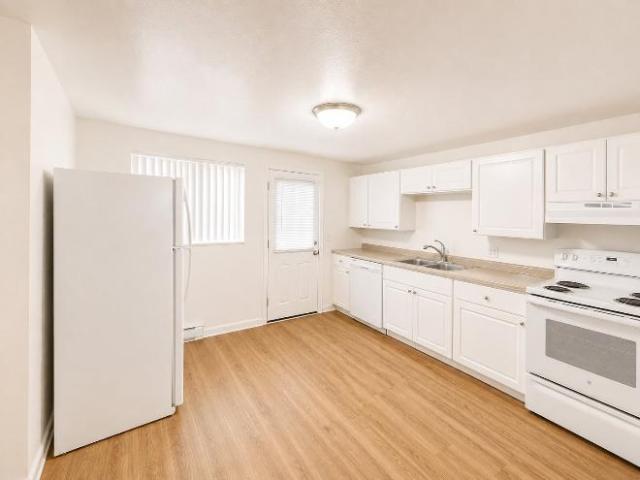 2 Br, 1 bath, Condo 8153 W 9th Ave