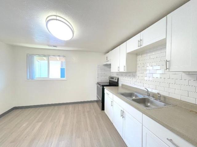 2 Br, 1 bath, Condo 8177 W 9th Ave