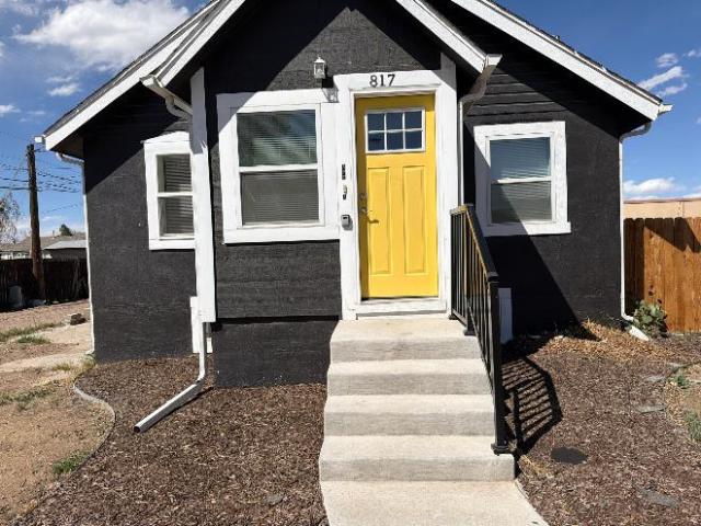 2 Br, 1 bath, Condo 817 1st St