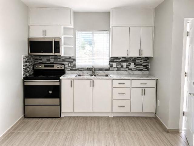 2 Br, 1 bath, Condo 821 E 4th St
