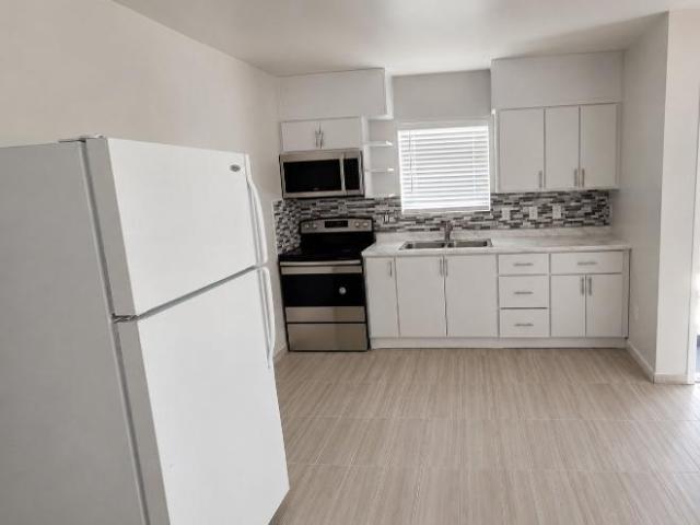 2 Br, 1 bath, Condo 821 E 4th St