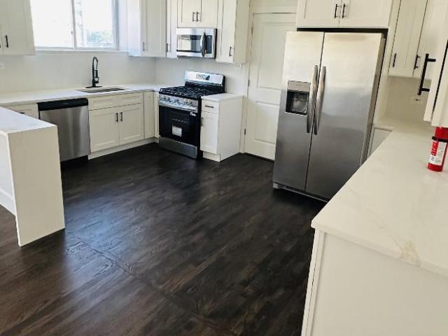 2 Br, 1 bath, Condo 8220 S Eberhart Ave
